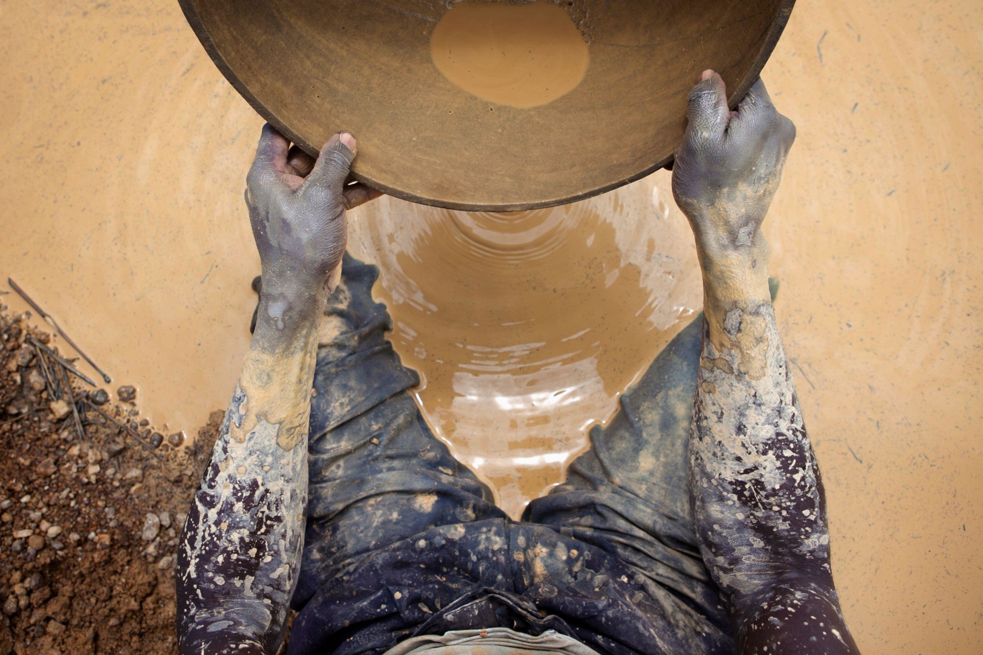 Beyond blood: Gold, conflict and criminality in West Africa | Global ...